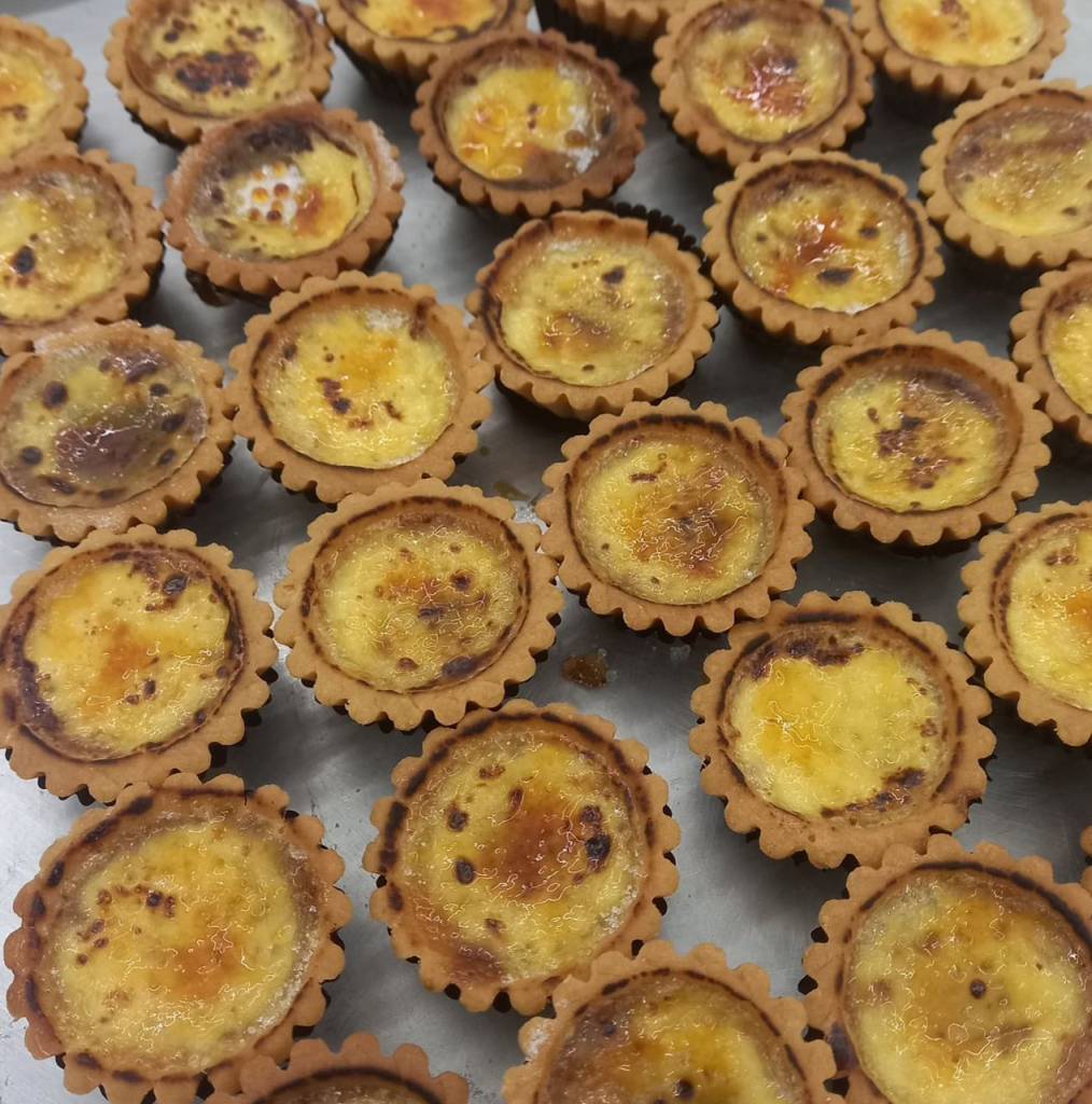 Petite Pastries: Mini Tarts, Macarons, Cupcakes & More